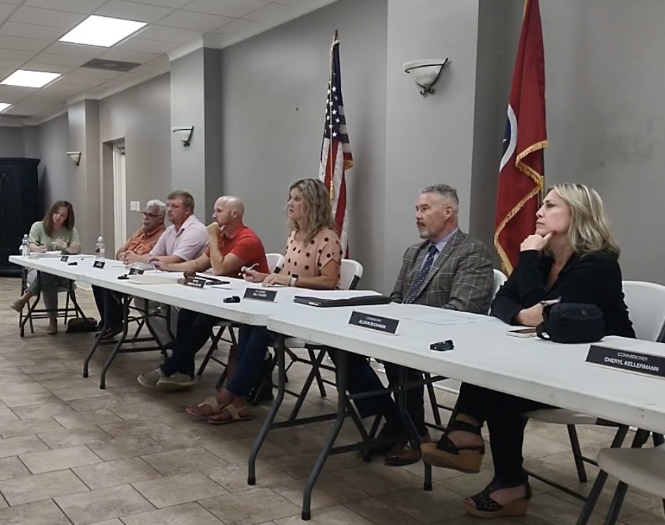 Lodge Manufacturing Pilot and Lease agreement - The Marion Tribune